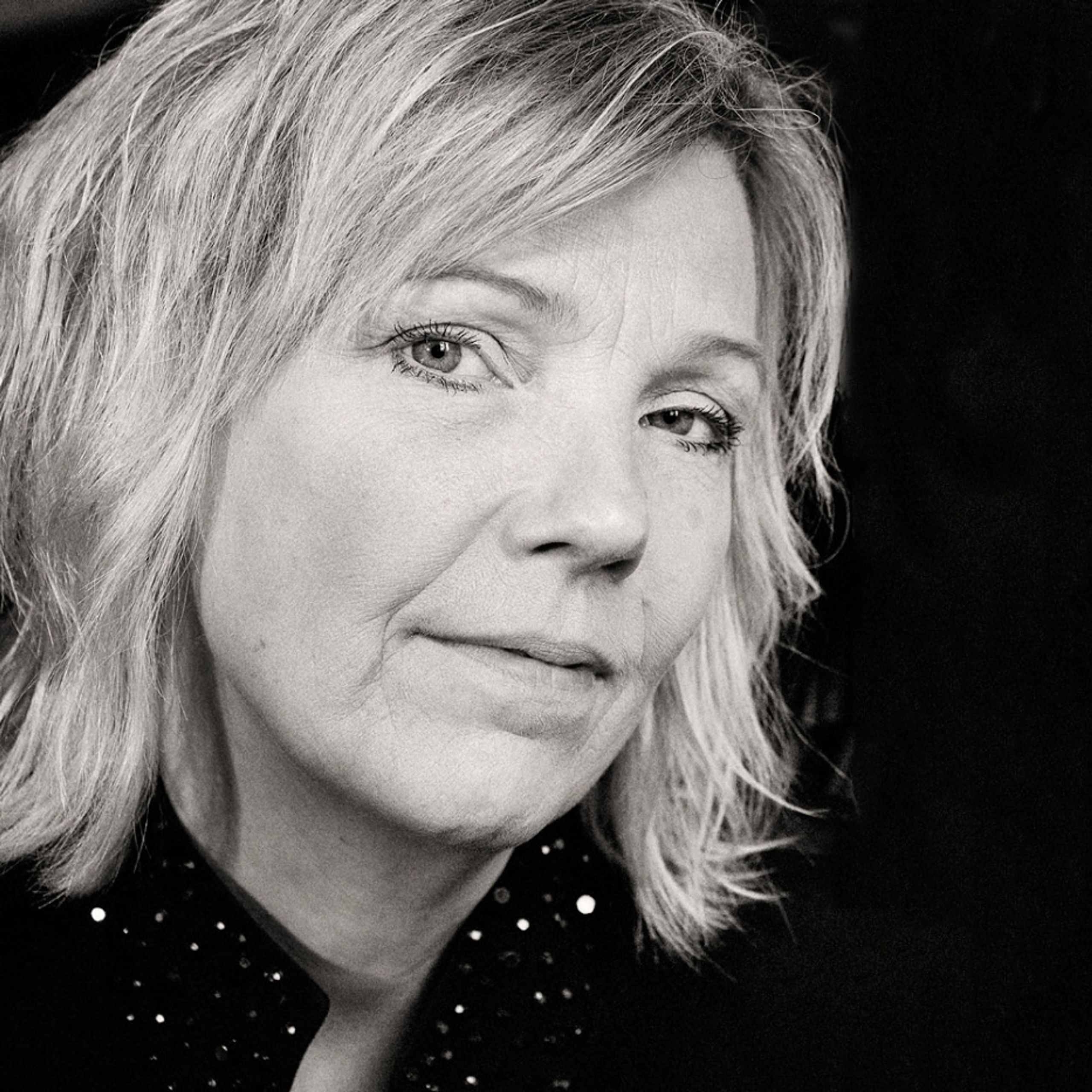 Elisabeth Engdahl | TRACKLIB.COM