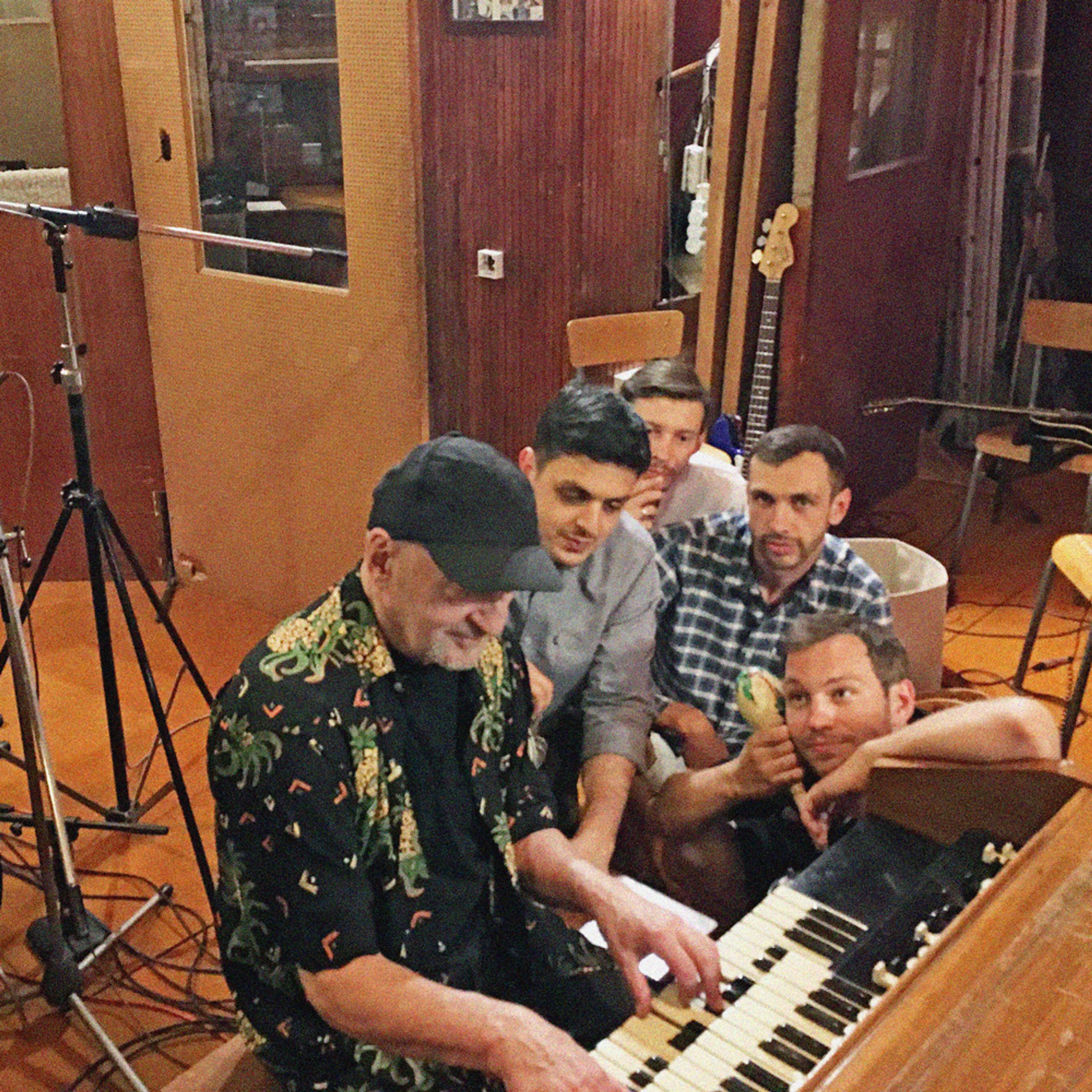 The Soul Surfers | TRACKLIB.COM